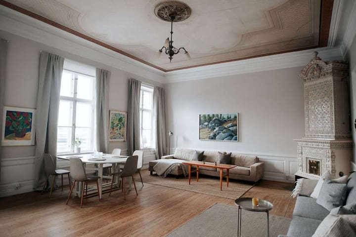 Charming Oldtown Escape With Waterfront View - Stockholm