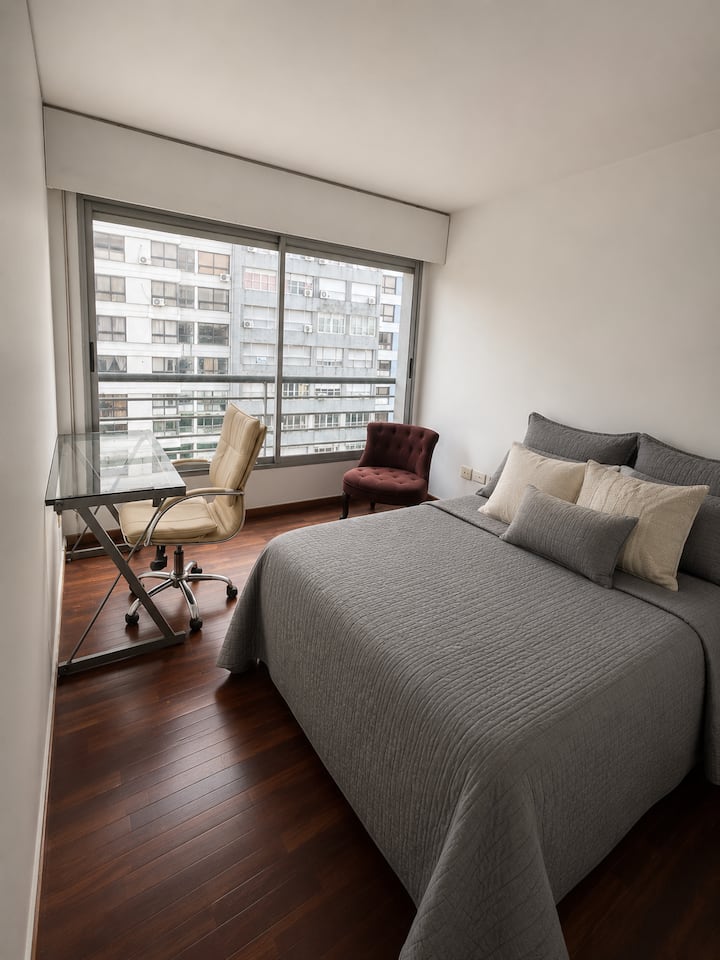 Apartamento A 1 Cuadra Terminal Bus Tres Cruces. - Montevideo