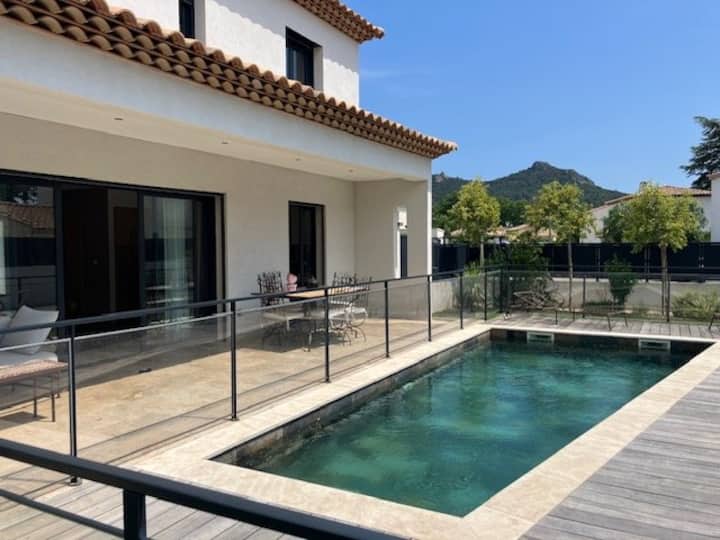 Villa Climatisée Pour 8 Personnes Avec Piscine - L - Hyères