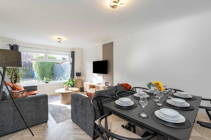 Work-friendly Livingston Stay - Parking - Sleeps 8 - Livingston