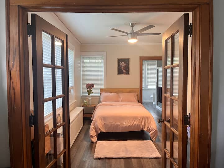 Relax In This Spacious 5br Chicago Home - Water Park, Chicago