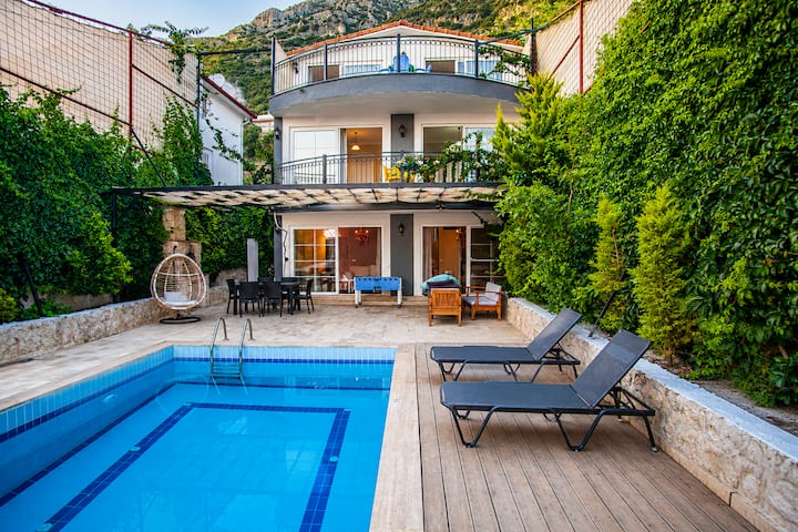 Kalkan'da Korunaklı Havuzlu Villa - Turkey
