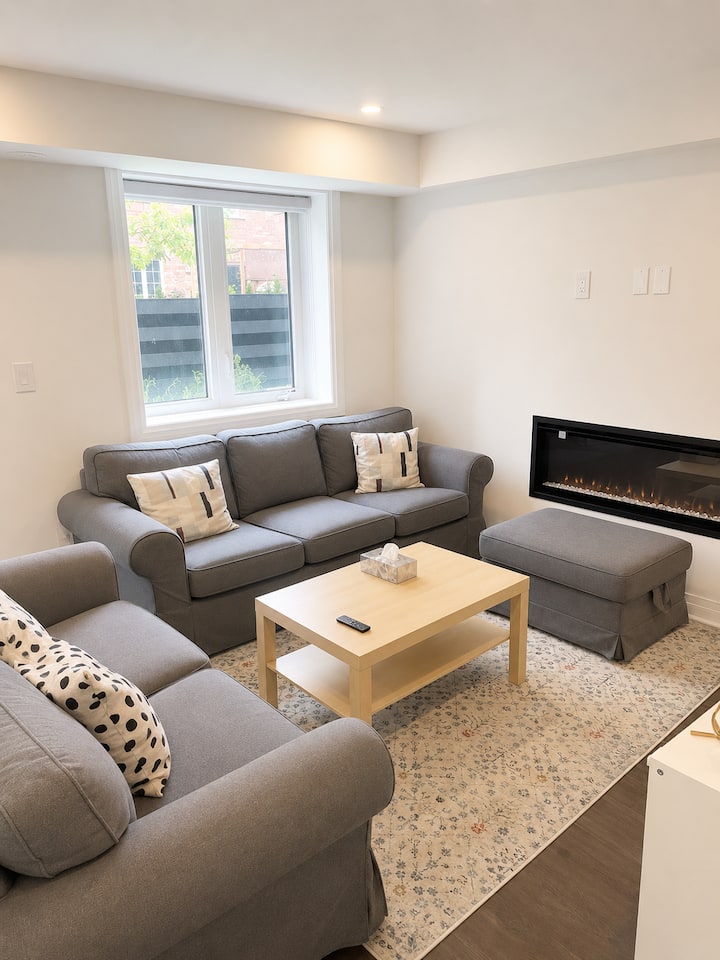 Upscale 4 Br Retreat In Newmarket, Near Yonge St - Newmarket