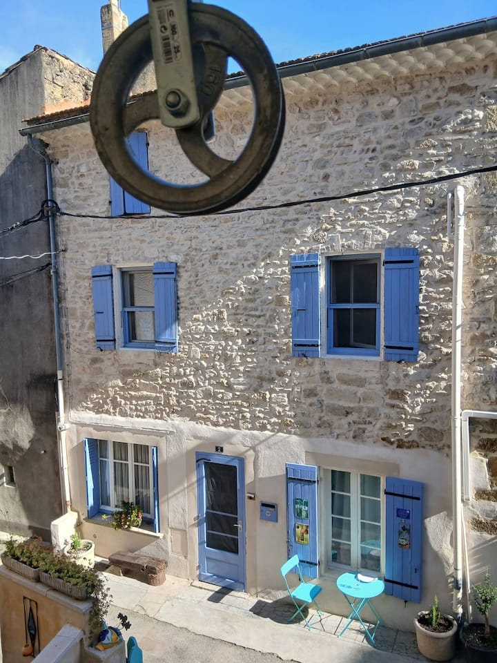 Châteauneuf Du Pape Sortie 22 A9
Park Gratuit - Roquemaure
