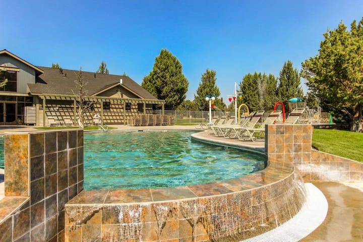 Spacious Eagle Crest Condo With Resort Perks - Eagle Crest, OR