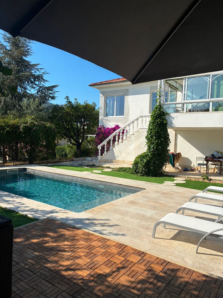 Maison Individuelle Avec Piscine Et Pool House - Nice