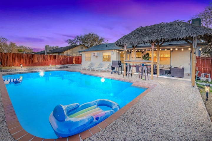 Aloha: 4br Private Pool Tiki Bar & Game Lounge! - Universal City, TX