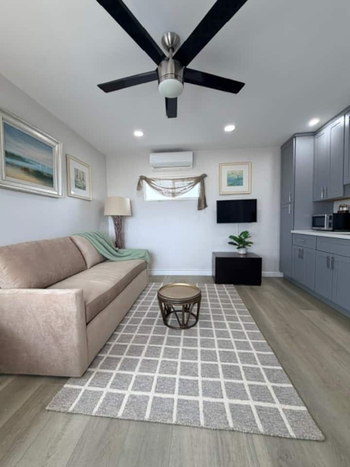 Beachside Bungalow - Long Beach, CA
