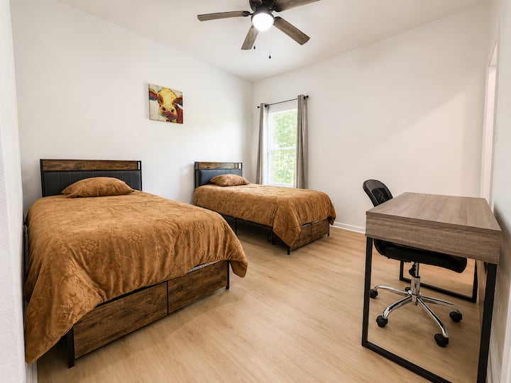 Modern Fully Furnished Duplex - Nacogdoches, TX