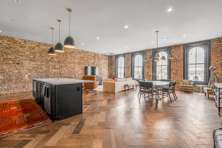 Main Street Modern Loft - Georgetown, KY