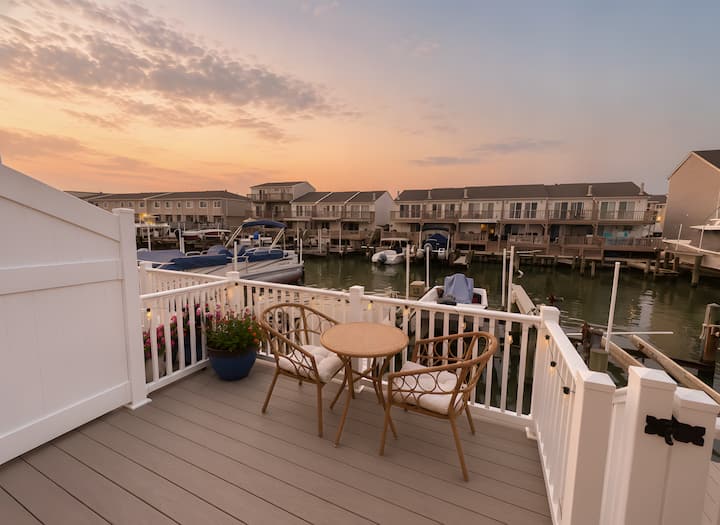 On The Canal Walk To Jolly Roger On-site Pool - Ocean City, MD