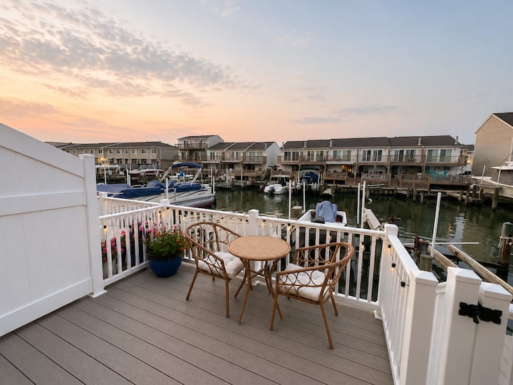 Bayside Waterfront Retreat | Walk To Beach - Ocean City, MD