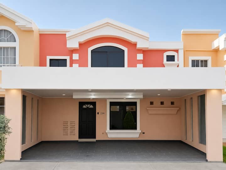 Casa Escalón De Santa Ana En Residencial Privada - Santa Ana