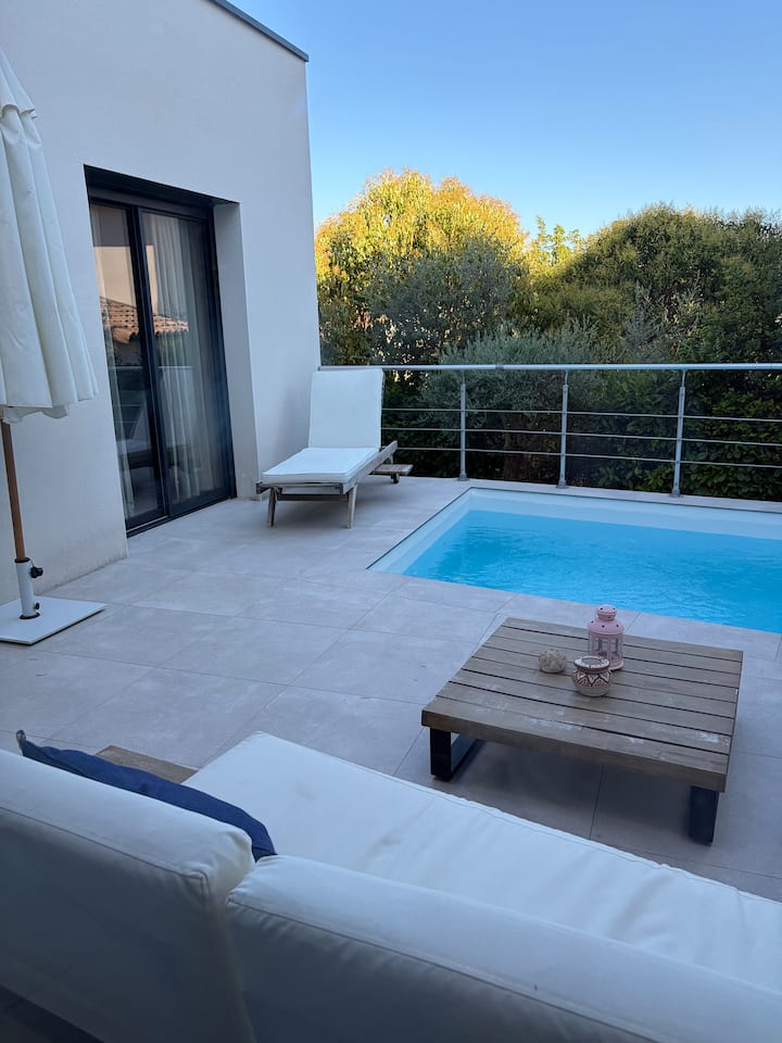 Maison Moderne Et Lumineuse Avec Piscine - Nîmes
