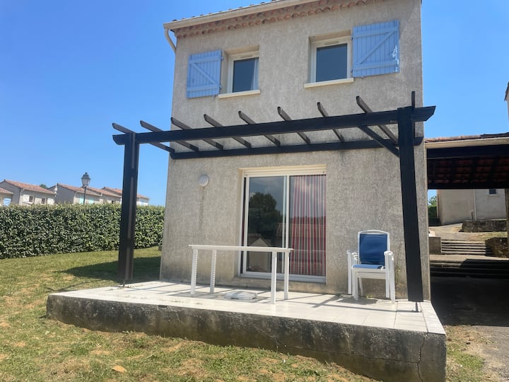 Maison De Vacances Dans Une Résidence Touristique. - Ruoms