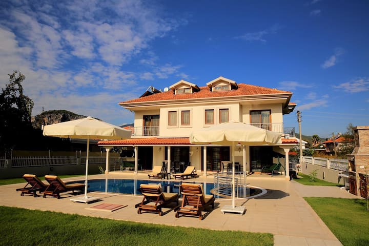 Dalyan'da 12 Kişilik Lüks Havuzlu Villa - Dalyan