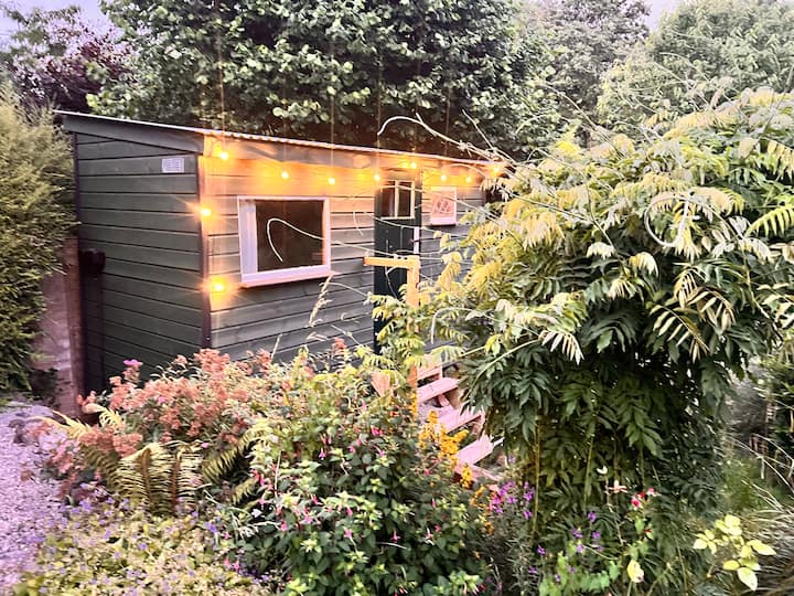 Shepherds Hut In The Garden. - Ashburton, UK