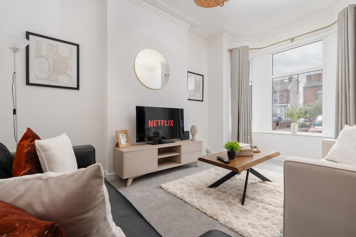 Stylish Southport Home | Sleeps 4 - 사우스포트