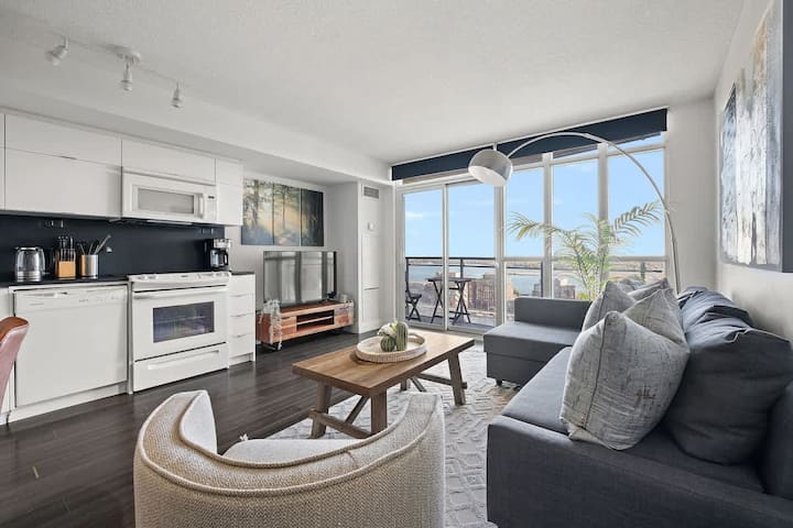 Stylish Waterview Downtown Retreat + 1free Parking - Toronto