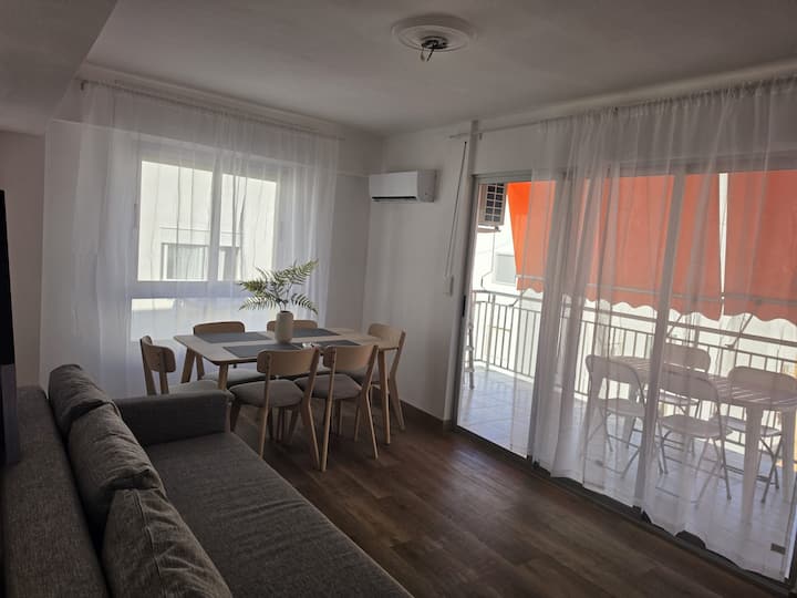 Apartamento Con Terraza A 150 M De La Playa - Miramar, España