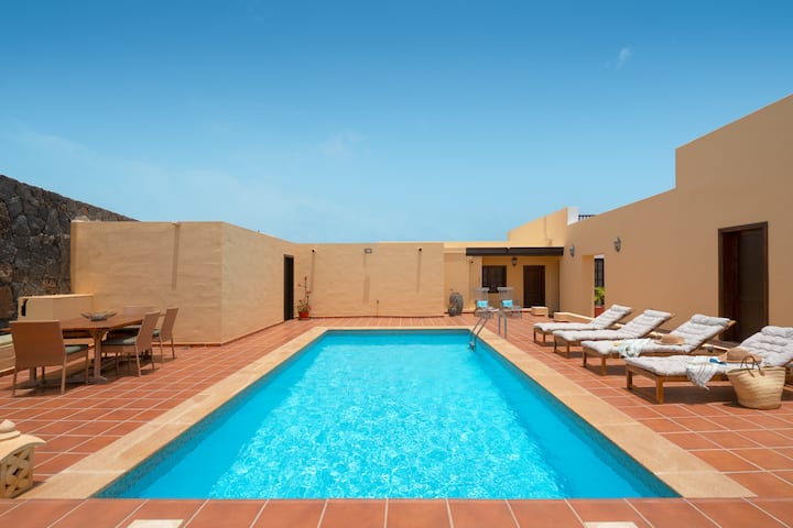 Lanzahost Casa Virginia  Elegant Rural Retreat - Costa Teguise