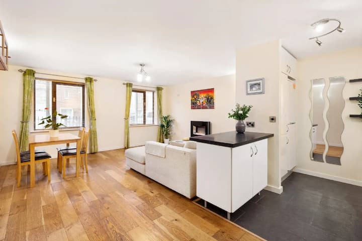 Spacious Apartment Near City & Parks - Dublin