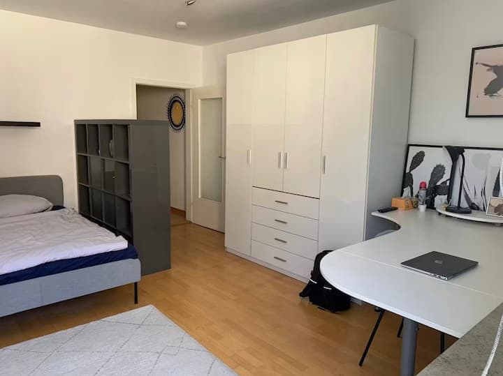 Gemütliche Studentenwohnung Mit Balkon - München
