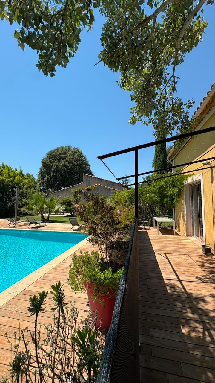 Villa Atypique De 90 M2 Dans Le Pays Aubagnais - Cassis
