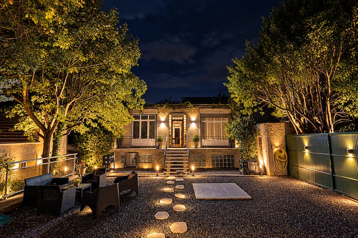 Maison Dexception Avec Jardin & Piscine - Paris