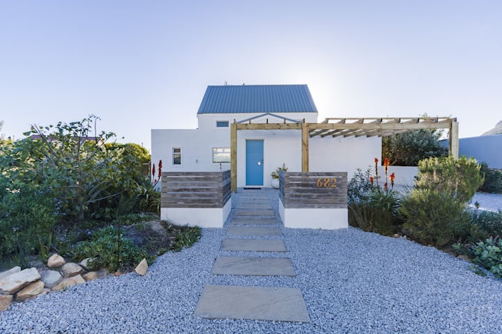 The Blue Door | Coastal Escape Pringle Bay - Pringle Bay