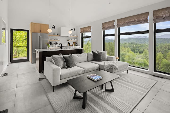 Stowe Getaway, Mtn Views + Ski/bike Storage - Stowe, VT