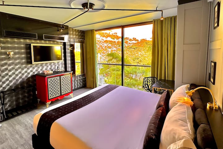Elegant Deluxe + Outdoor Space - Provenza Chic - 麥德林