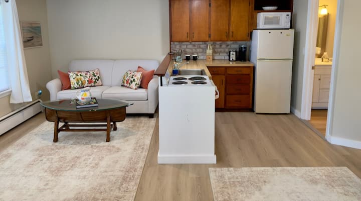 Queen Studio Suite With Full Kitchen - Kennebunkport, ME