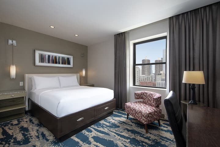 Downtown Chicago Stay | 1 Unit | Near Riverwalk - Chicago, IL
