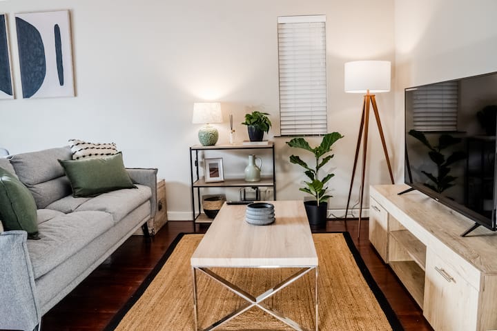 1 Bed Apt In Gardens | 2 Min Walk To Kloof Street - Camps Bay