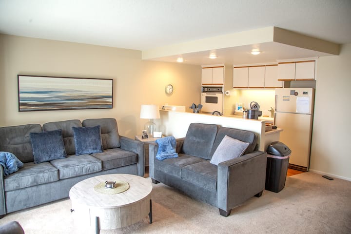 Bayfront Condo W/ Beach Access - Lincoln City, OR