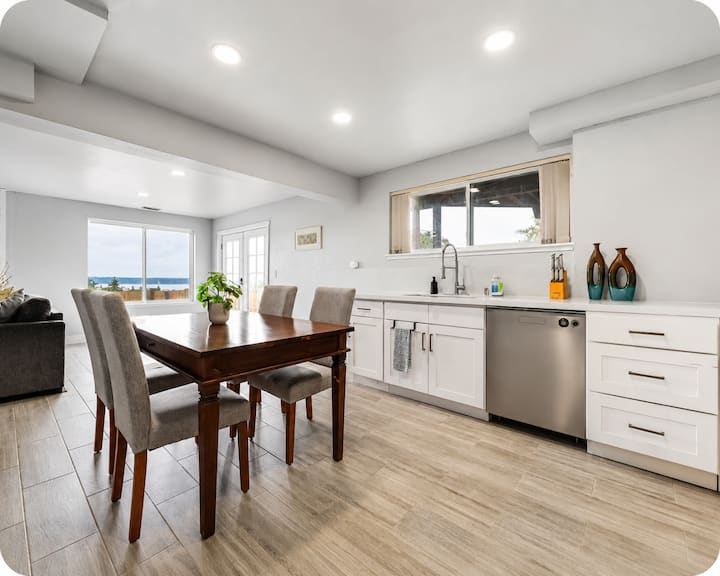 Private 3br Sound View Apartment - 迪摩因市