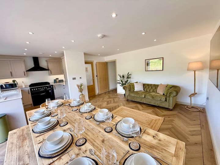 Deceptively Spacious, Sleeps 10, Eco Friendly Home - Pembrokeshire