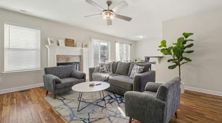Spacious Family Oasis | 5 Br - Hampton, VA