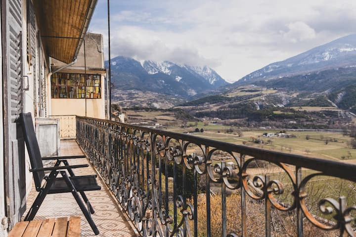 Appartement Avec Vue Au Centre-ville D'embrun - Embrun