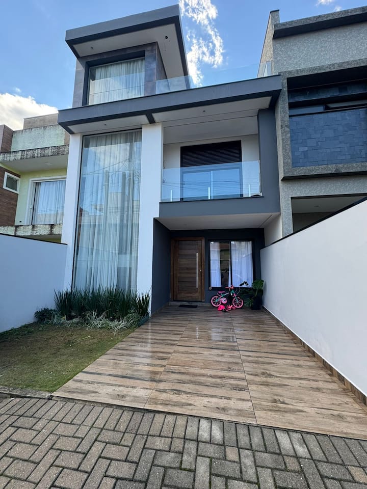 Casa Em Curitiba Moderna E Completa - Curitiba