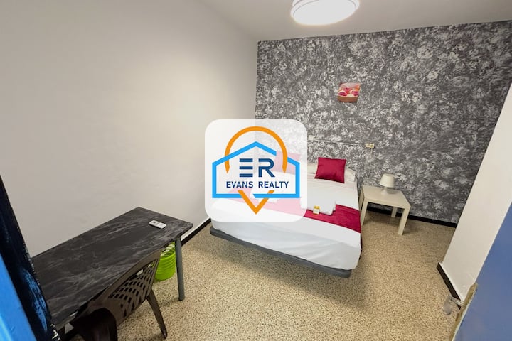 Evans Realty (H103) - Euro Holitel Hostel - Fuengirola
