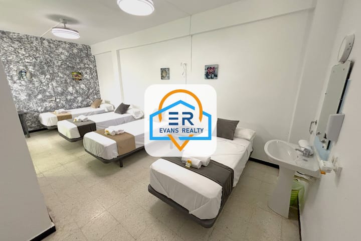 Evans Realty (H112) - Euro Holitel Hostel - Fuengirola