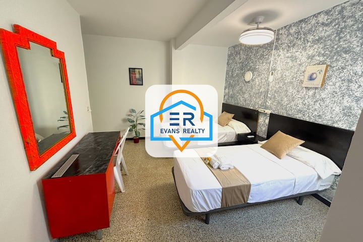 Evans Realty (H201) - Euro Holitel Hostel - Fuengirola