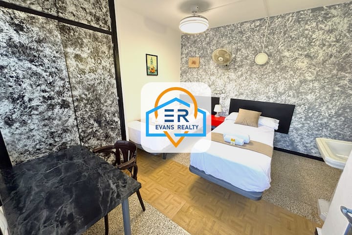 Evans Realty (H204) - Euro Holitel Hostel - Fuengirola