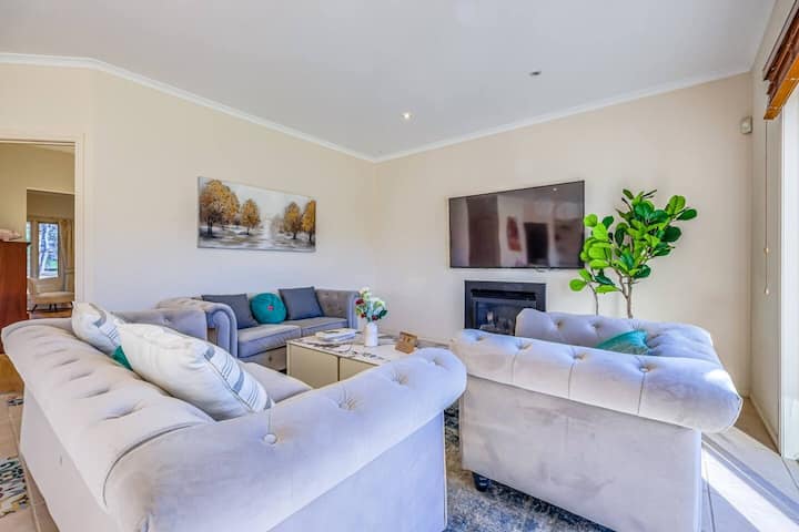 Stayau Spacious 2-story Lakeside Haven - Point Cook