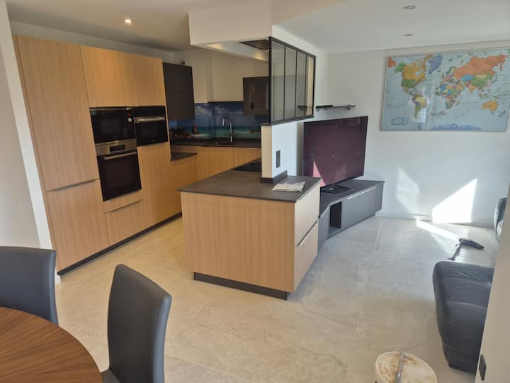 Appartement 67 M², 2 Chambres, Vue Sur Mer - L'Île-Rousse