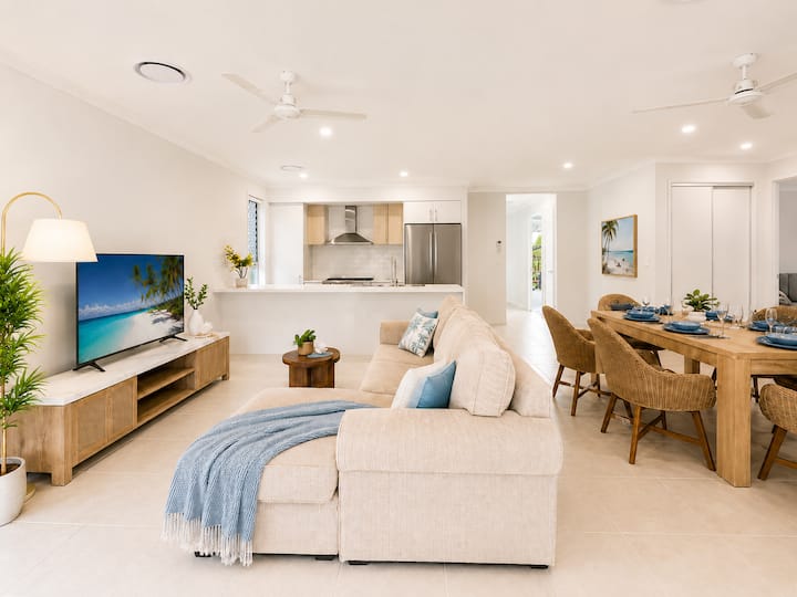 Serene Warner Stay | Stylish Home For Families - Samford Valley