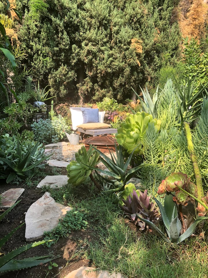 Artist's Retreat, Lush Garden & Giant Tortoise! - Los Angeles