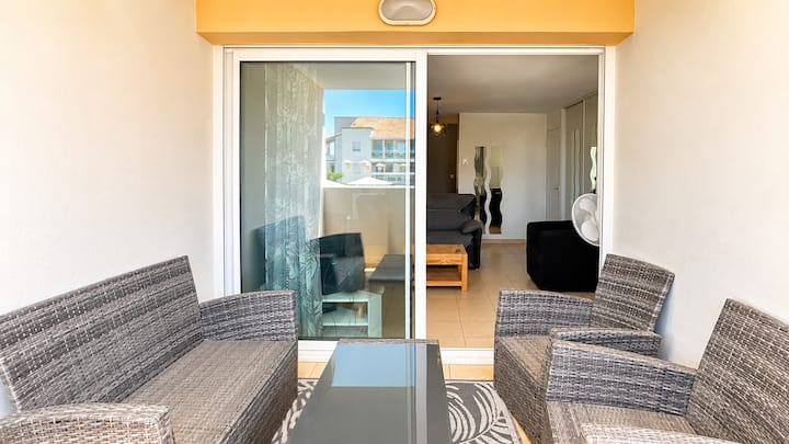 Agréable T2 Familial, Terrasse & Parking, Wifi - Frontignan